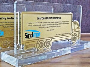 Troféus Personalizados em Metal - Homenagem Placas Comemorativas